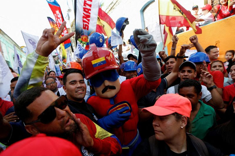 Venezuela kicks off final weeks of campaign with Maduro on defensive ...