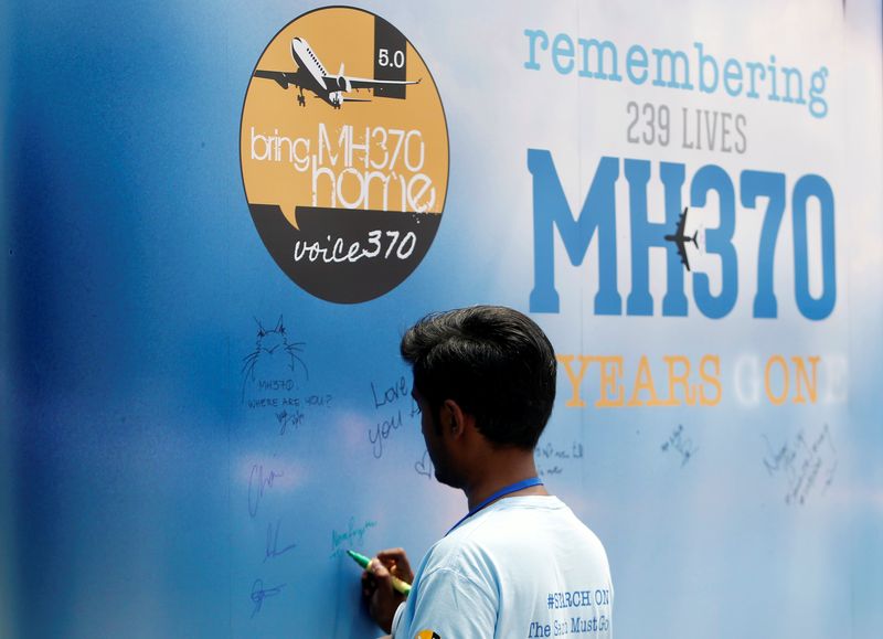 Malaysia says it will resume search for wreckage of missing Flight ...