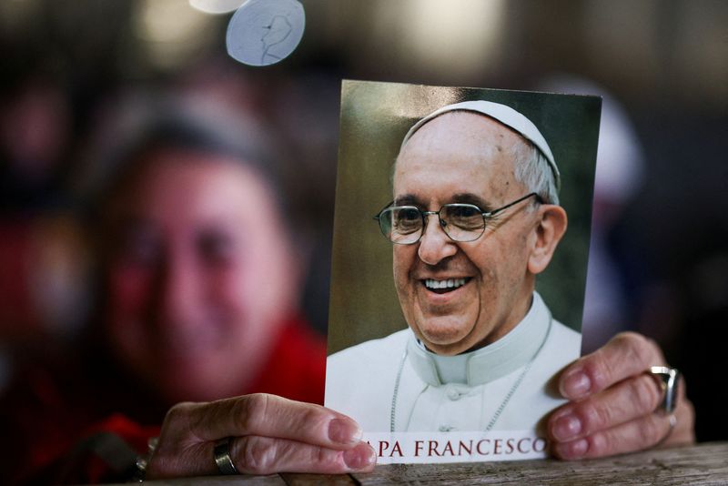 Pope Francis plans to make first public appearance in five weeks on ...
